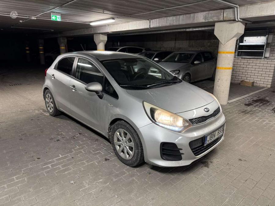 Grey Kia Rio 2016 in Kaunas, with an engine capacity of 1.12 L and mileage of 360 thousand km for 3200 €, photo 1 on AUTOMOTO.COM.LV
