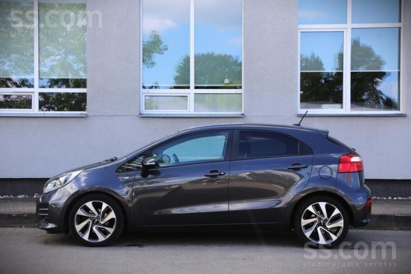 Grey Kia Rio 2016 in Riga, with an engine capacity of 1.40 L and mileage of 203 thousand km for 5995 €, photo 2 on AUTOMOTO.COM.LV
