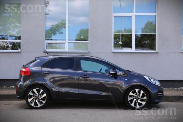 Grey Kia Rio 2016 in Riga, with an engine capacity of 1.40 L and mileage of 203 thousand km for 5995 €, photo 3 on AUTOMOTO.COM.LV