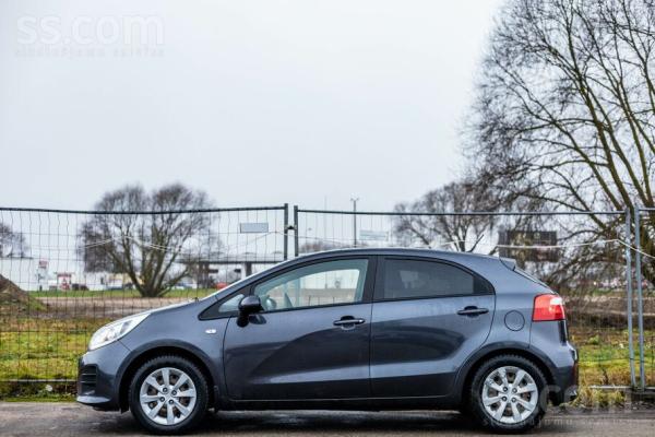 Grey Kia Rio 2017 in Riga, with an engine capacity of 1.20 L and mileage of 89 thousand km for 6990 €, photo 4 on AUTOMOTO.COM.LV