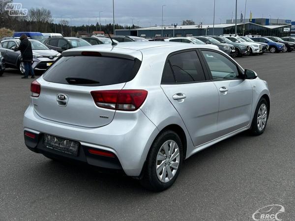 Grey Kia Rio 2017 in Avizieniai, with an engine capacity of 1.40 L and mileage of 244 thousand km for 5700 €, photo 2 on AUTOMOTO.COM.LV