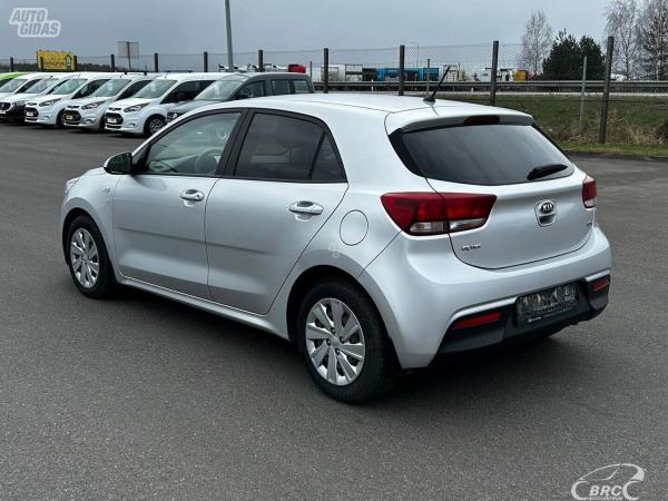 Grey Kia Rio 2017 in Avizieniai, with an engine capacity of 1.40 L and mileage of 244 thousand km for 5700 €, photo 4 on AUTOMOTO.COM.LV