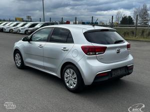 Grey Kia Rio 2017 in Avizieniai, with an engine capacity of 1.40 L and mileage of 180 thousand km for 5900 €, photo 5 on AUTOMOTO.COM.LV