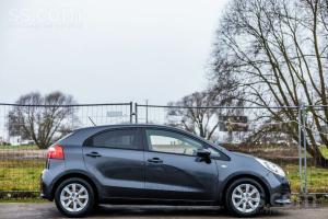 Grey Kia Rio 2017 in Riga, with an engine capacity of 1.20 L and mileage of 89 thousand km for 6990 €, photo 6 on AUTOMOTO.COM.LV