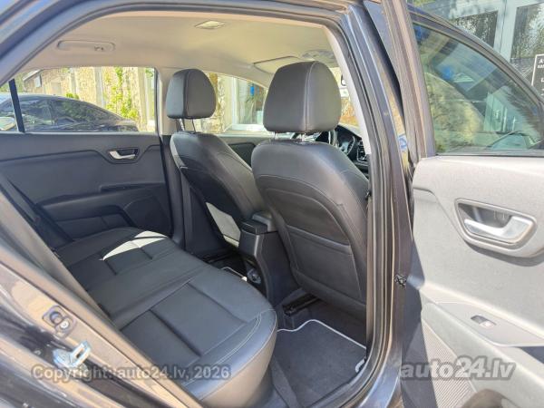 Grey Kia Rio 2017 in Tallinn, with an engine capacity of 1.40 L and mileage of 83 thousand km for 8490 €, photo 7 on AUTOMOTO.COM.LV