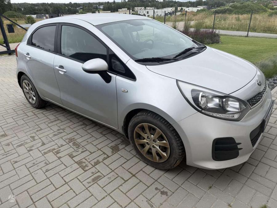 Pelēks Kia Rio 2017 Viļņa, ar dzinēja tilpumu 1.12 L un nobraukumu 163 tūkst. km par 4000 €, foto 4 vietnē AUTOMOTO.COM.LV