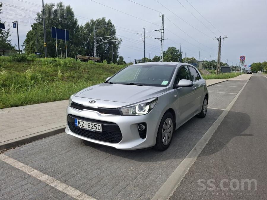 Grey Kia Rio 2017 in Riga, with an engine capacity of 1.40 L and mileage of 148 thousand km for 6250 €, photo 1 on AUTOMOTO.COM.LV