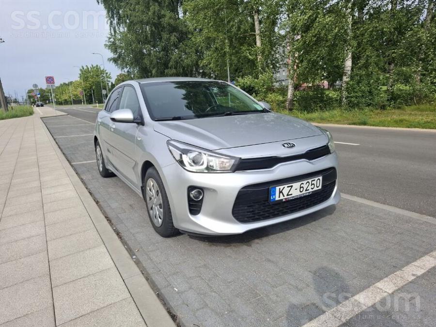 Grey Kia Rio 2017 in Riga, with an engine capacity of 1.40 L and mileage of 148 thousand km for 6250 €, photo 3 on AUTOMOTO.COM.LV