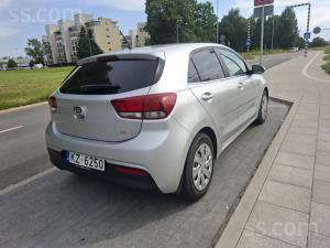 Grey Kia Rio 2017 in Riga, with an engine capacity of 1.40 L and mileage of 148 thousand km for 6250 €, photo 4 on AUTOMOTO.COM.LV