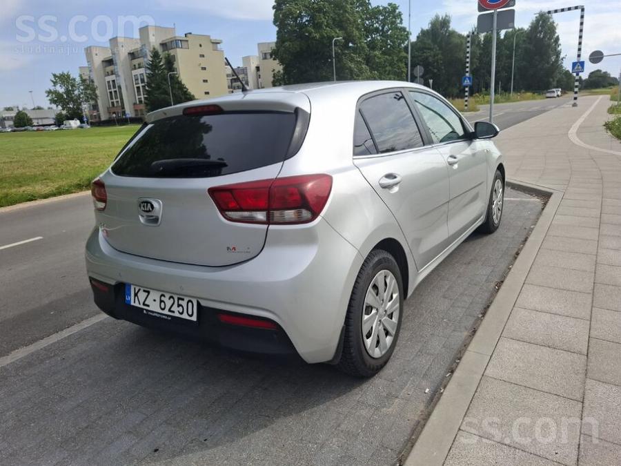 Grey Kia Rio 2017 in Riga, with an engine capacity of 1.40 L and mileage of 148 thousand km for 6250 €, photo 4 on AUTOMOTO.COM.LV