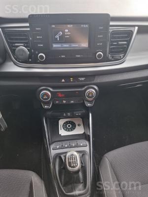 Grey Kia Rio 2017 in Riga, with an engine capacity of 1.40 L and mileage of 148 thousand km for 6250 €, photo 8 on AUTOMOTO.COM.LV