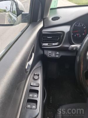 Grey Kia Rio 2017 in Riga, with an engine capacity of 1.40 L and mileage of 148 thousand km for 6250 €, photo 9 on AUTOMOTO.COM.LV