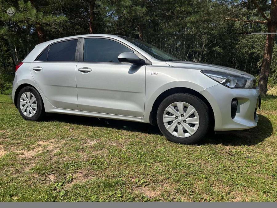 Grey Kia Rio 2017 in Vilnius, with an engine capacity of 1.25 L and mileage of 85 thousand km for 6600 €, photo 3 on AUTOMOTO.COM.LV