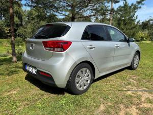 Grey Kia Rio 2017 in Vilnius, with an engine capacity of 1.25 L and mileage of 85 thousand km for 6600 €, photo 4 on AUTOMOTO.COM.LV