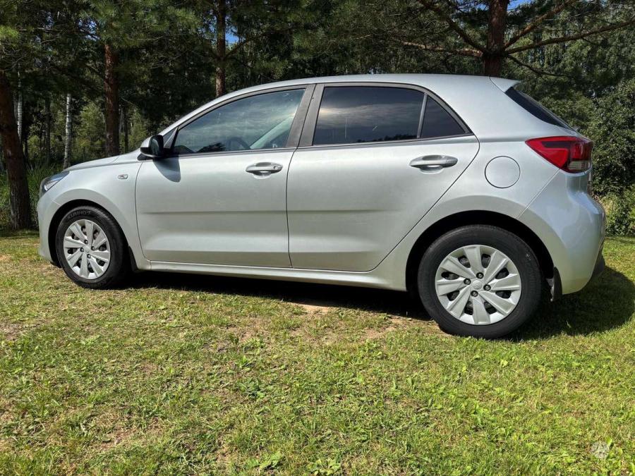 Grey Kia Rio 2017 in Vilnius, with an engine capacity of 1.25 L and mileage of 85 thousand km for 6600 €, photo 7 on AUTOMOTO.COM.LV