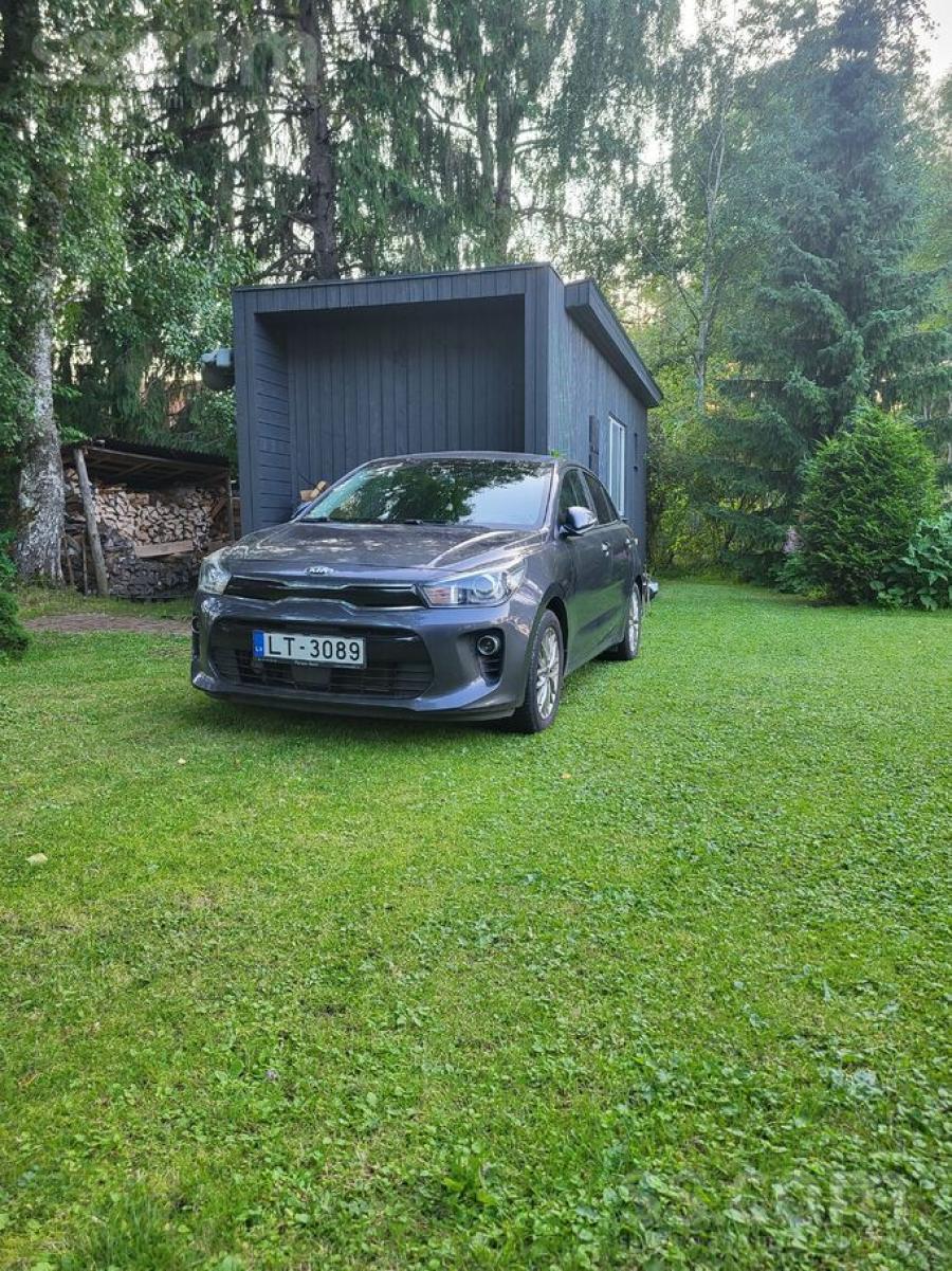 Grey Kia Rio 2018 in Riga, with an engine capacity of 1.40 L and mileage of 43 thousand km for 8000 €, photo 1 on AUTOMOTO.COM.LV