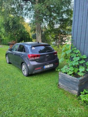 Grey Kia Rio 2018 in Riga, with an engine capacity of 1.40 L and mileage of 43 thousand km for 8000 €, photo 4 on AUTOMOTO.COM.LV
