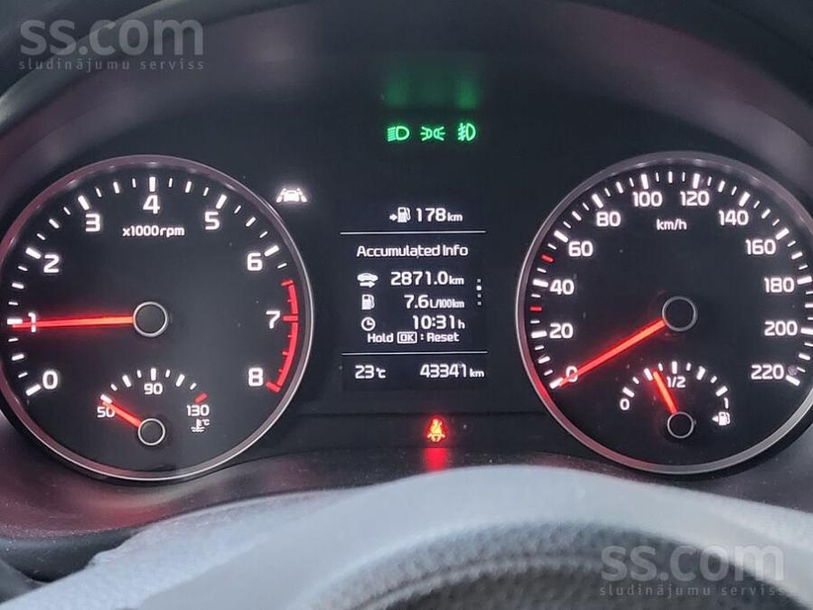 Grey Kia Rio 2018 in Riga, with an engine capacity of 1.40 L and mileage of 43 thousand km for 8000 €, photo 5 on AUTOMOTO.COM.LV
