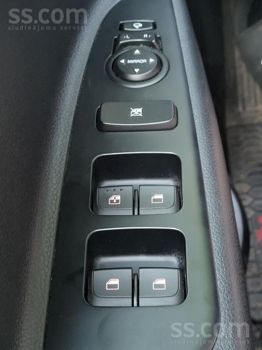 Grey Kia Rio 2018 in Riga, with an engine capacity of 1.40 L and mileage of 43 thousand km for 8000 €, photo 6 on AUTOMOTO.COM.LV