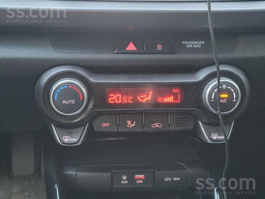 Grey Kia Rio 2018 in Riga, with an engine capacity of 1.40 L and mileage of 43 thousand km for 8000 €, photo 7 on AUTOMOTO.COM.LV