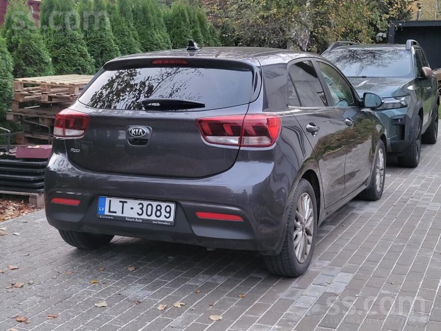 Grey Kia Rio 2018 in Riga, with an engine capacity of 1.40 L and mileage of 45 thousand km for 7500 €, photo 4 on AUTOMOTO.COM.LV