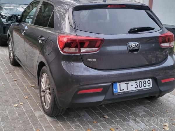 Grey Kia Rio 2018 in Riga, with an engine capacity of 1.40 L and mileage of 45 thousand km for 7500 €, photo 5 on AUTOMOTO.COM.LV