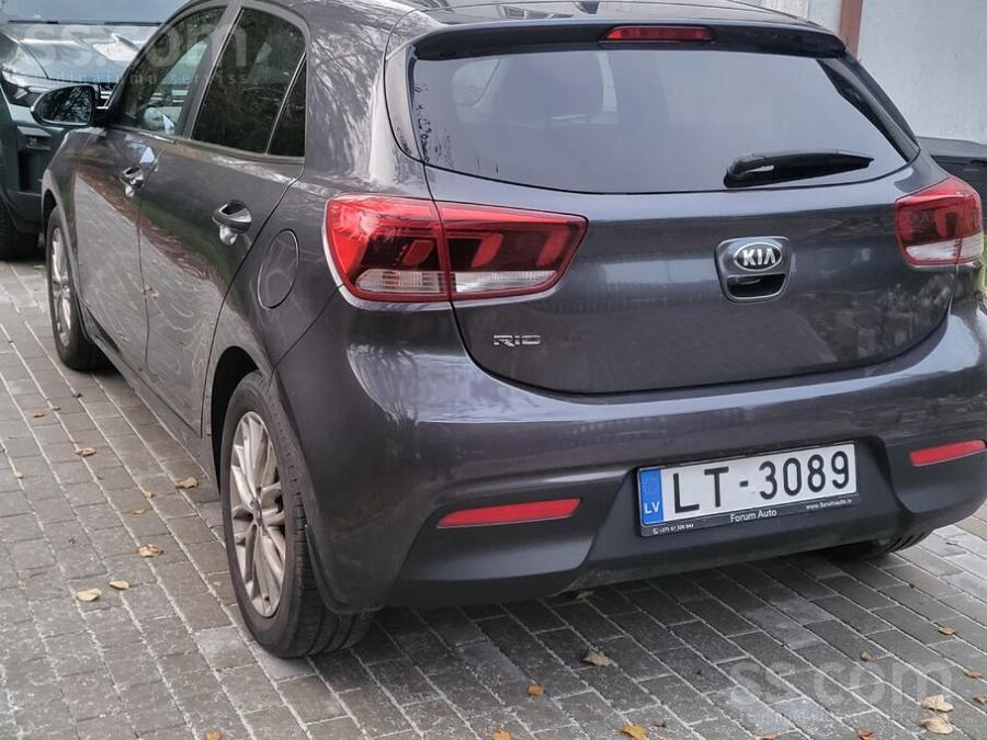 Grey Kia Rio 2018 in Riga, with an engine capacity of 1.40 L and mileage of 45 thousand km for 7500 €, photo 5 on AUTOMOTO.COM.LV