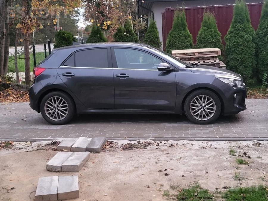 Grey Kia Rio 2018 in Riga, with an engine capacity of 1.40 L and mileage of 45 thousand km for 7500 €, photo 6 on AUTOMOTO.COM.LV