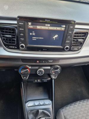 Pelēks Kia Rio 2018 Viļņa, ar dzinēja tilpumu 1.40 L un nobraukumu 248 tūkst. km par 5500 €, foto 14 vietnē AUTOMOTO.COM.LV