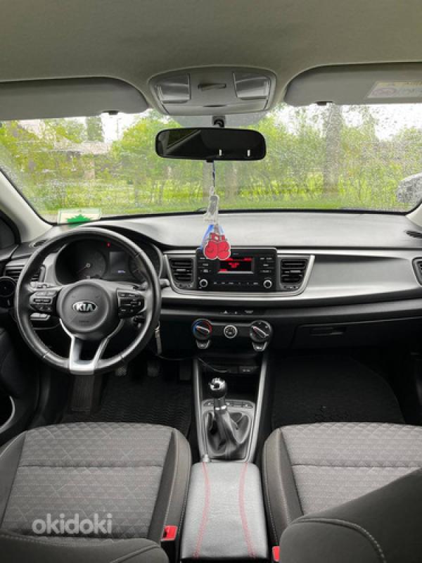 Grey Kia Rio 2021 in Tallinn, with an engine capacity of 1.20 L and mileage of 50 thousand km for 10000 €, photo 4 on AUTOMOTO.COM.LV