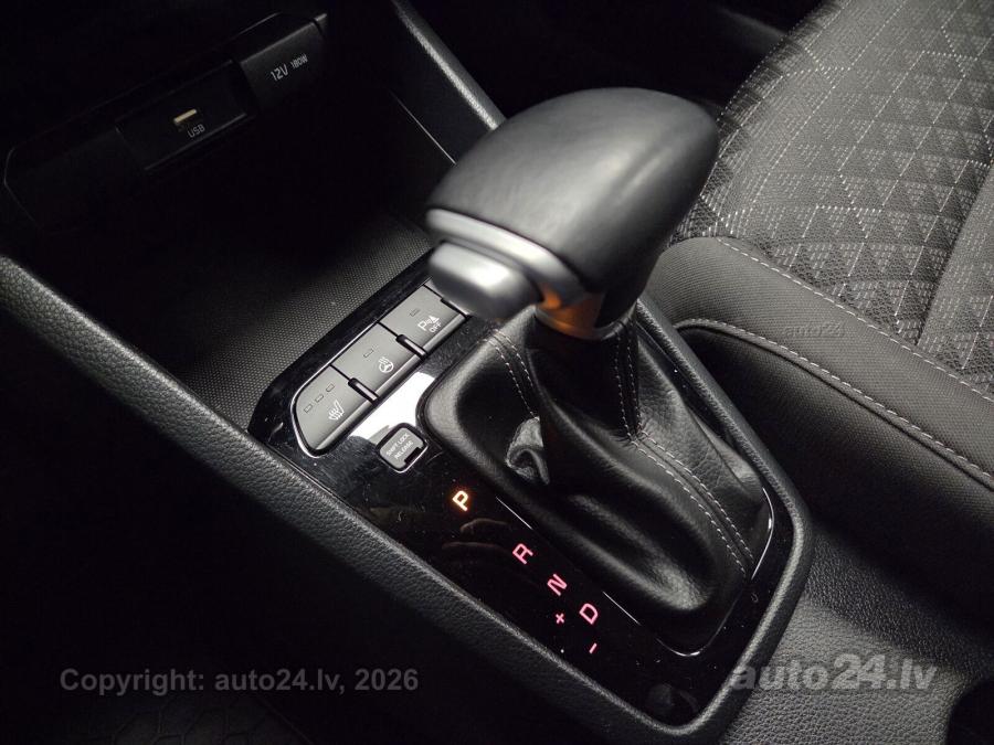 Grey Kia Rio 2022 in Tallinn, with an engine capacity of 1.00 L and mileage of 174 thousand km for 10900 €, photo 12 on AUTOMOTO.COM.LV