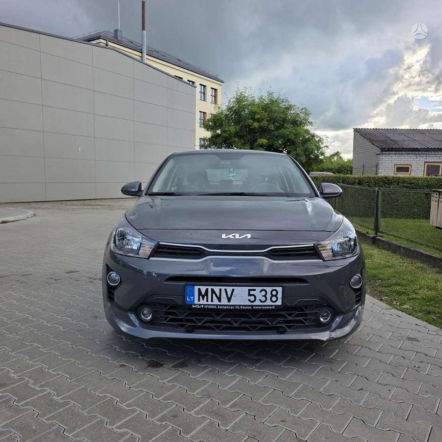 Grey Kia Rio 2023 in Kaunas, with an engine capacity of 1.20 L and mileage of 48 thousand km for 11500 €, photo 1 on AUTOMOTO.COM.LV