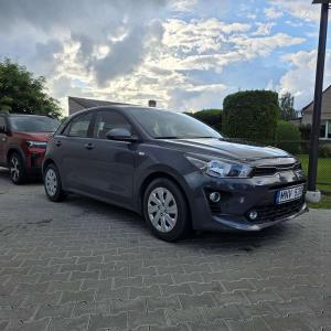 Grey Kia Rio 2023 in Kaunas, with an engine capacity of 1.20 L and mileage of 48 thousand km for 11500 €, photo 3 on AUTOMOTO.COM.LV