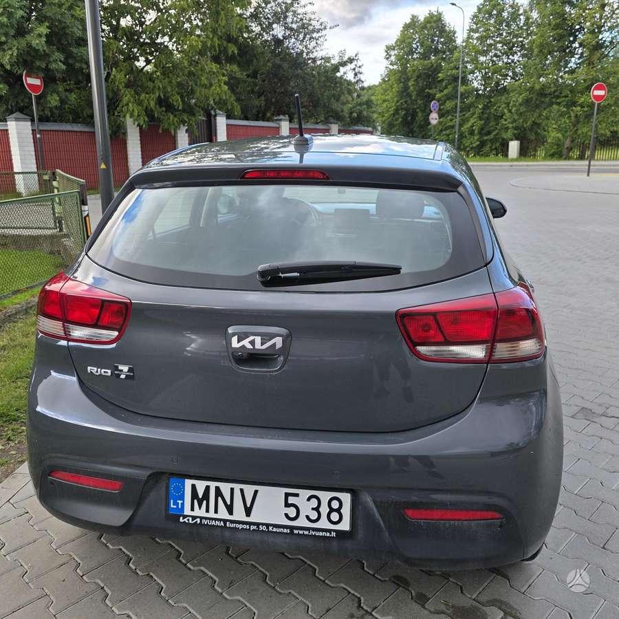 Grey Kia Rio 2023 in Kaunas, with an engine capacity of 1.20 L and mileage of 48 thousand km for 11500 €, photo 6 on AUTOMOTO.COM.LV