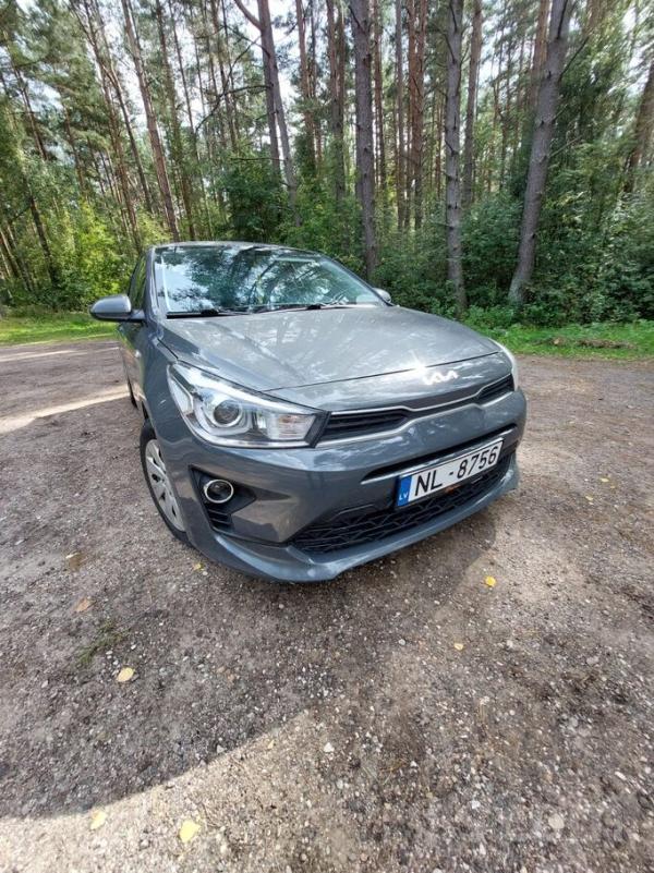 Grey Kia Rio 2023 in Riga, with an engine capacity of 1.00 L and mileage of 98 thousand km for 13200 €, photo 1 on AUTOMOTO.COM.LV