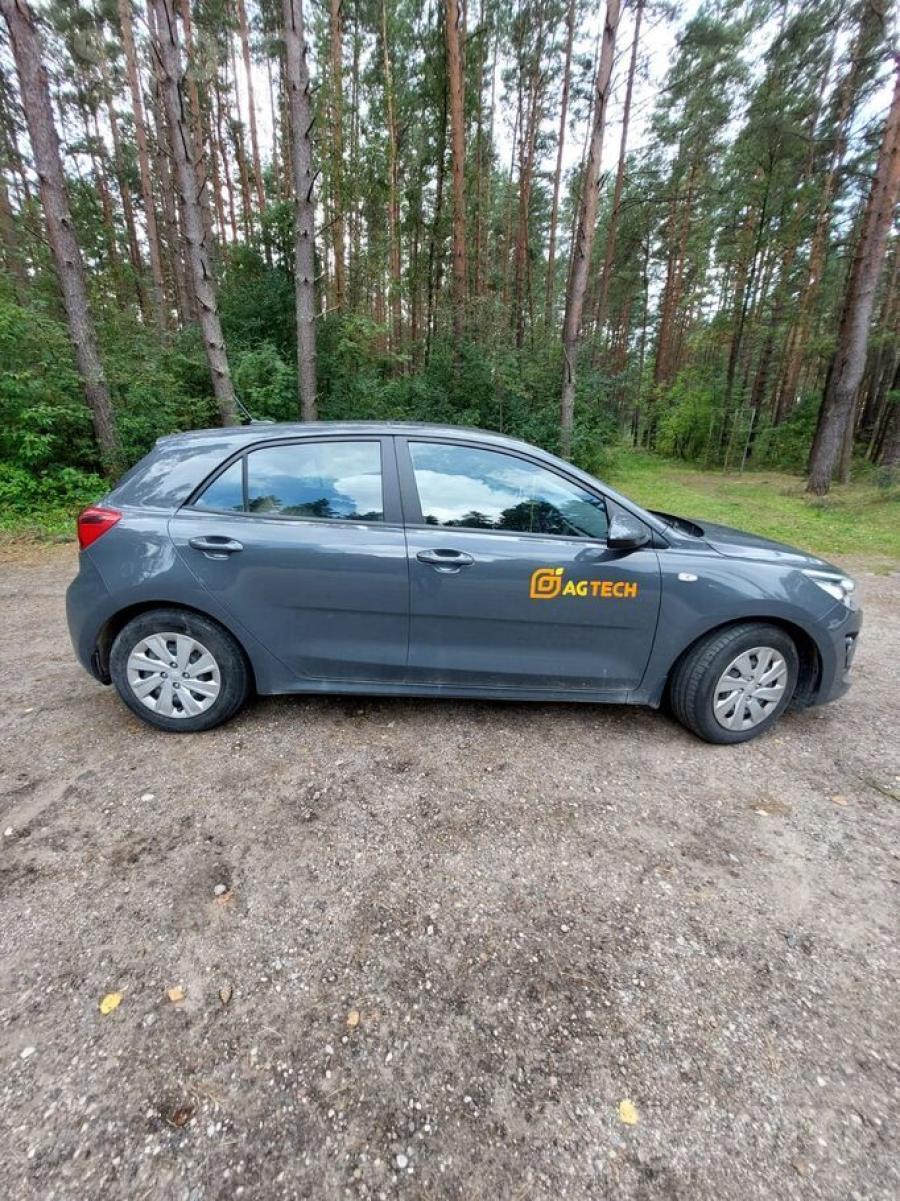 Grey Kia Rio 2023 in Riga, with an engine capacity of 1.00 L and mileage of 98 thousand km for 13200 €, photo 3 on AUTOMOTO.COM.LV