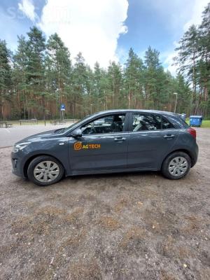 Grey Kia Rio 2023 in Riga, with an engine capacity of 1.00 L and mileage of 98 thousand km for 13200 €, photo 4 on AUTOMOTO.COM.LV