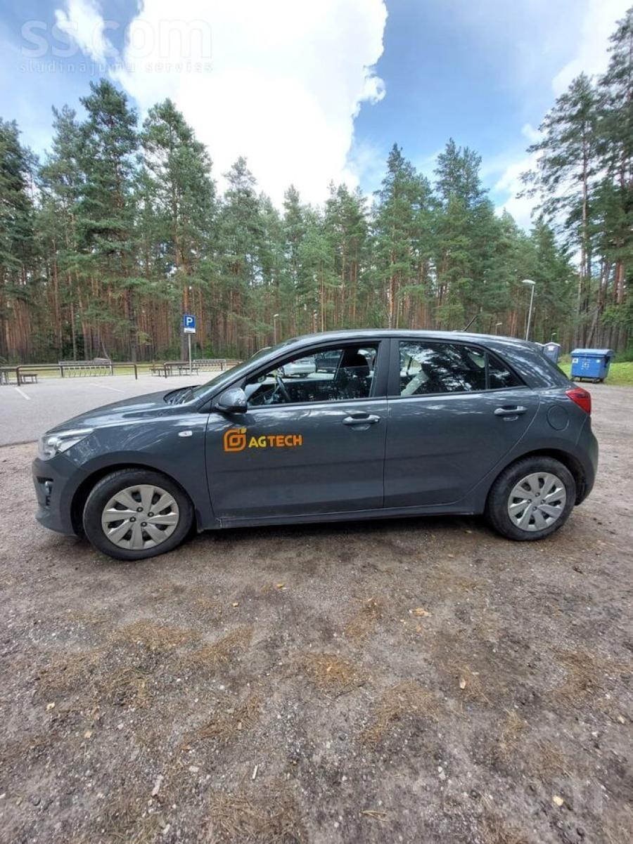 Grey Kia Rio 2023 in Riga, with an engine capacity of 1.00 L and mileage of 98 thousand km for 13200 €, photo 4 on AUTOMOTO.COM.LV