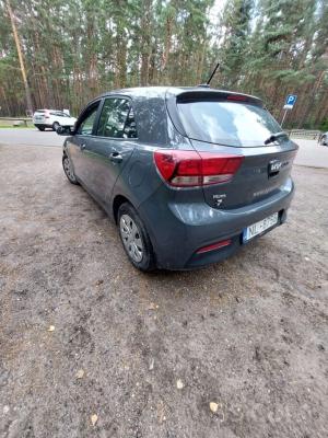 Grey Kia Rio 2023 in Riga, with an engine capacity of 1.00 L and mileage of 98 thousand km for 13200 €, photo 5 on AUTOMOTO.COM.LV