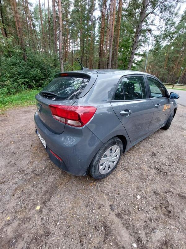 Grey Kia Rio 2023 in Riga, with an engine capacity of 1.00 L and mileage of 98 thousand km for 13200 €, photo 6 on AUTOMOTO.COM.LV