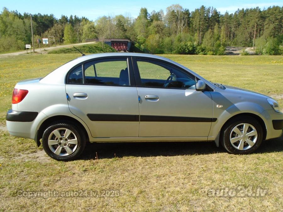 Grey Kia Rio 2006 in Tallinn, with an engine capacity of 1.40 L and mileage of 176 thousand km for 2500 €, photo 1 on AUTOMOTO.COM.LV
