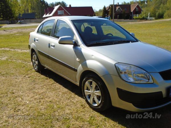 Pelēks Kia Rio 2006 Tallina, ar dzinēja tilpumu 1.40 L un nobraukumu 176 tūkst. km par 2500 €, foto 3 vietnē AUTOMOTO.COM.LV