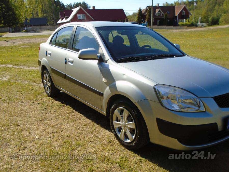 Grey Kia Rio 2006 in Tallinn, with an engine capacity of 1.40 L and mileage of 176 thousand km for 2500 €, photo 4 on AUTOMOTO.COM.LV