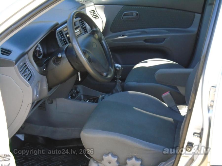 Grey Kia Rio 2006 in Tallinn, with an engine capacity of 1.40 L and mileage of 176 thousand km for 2500 €, photo 6 on AUTOMOTO.COM.LV