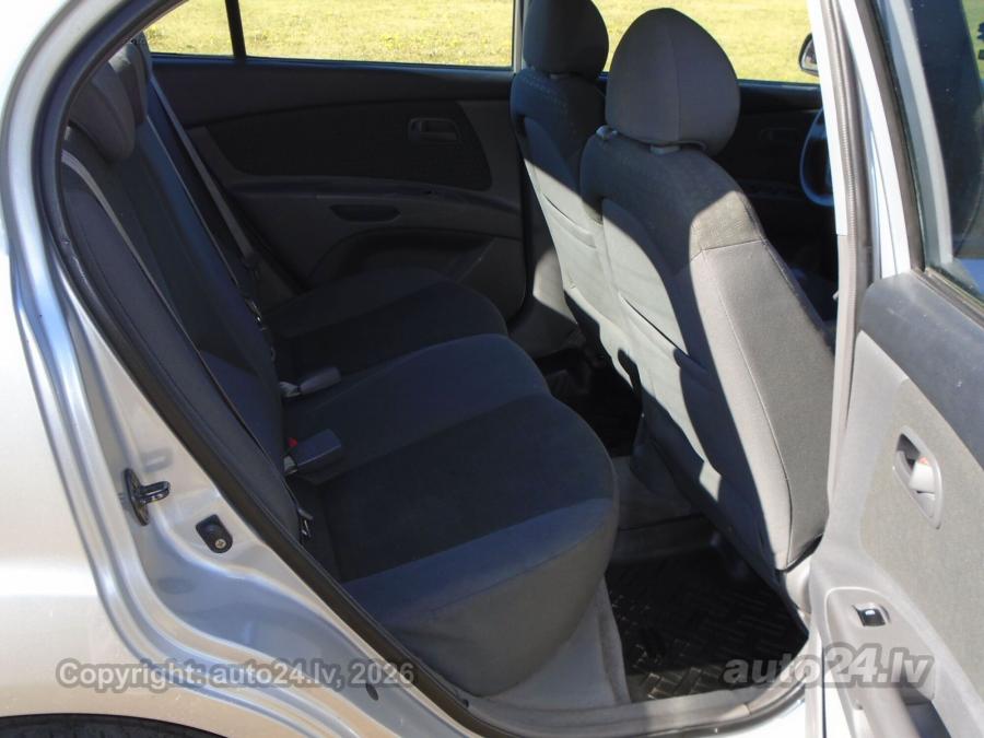 Grey Kia Rio 2006 in Tallinn, with an engine capacity of 1.40 L and mileage of 176 thousand km for 2500 €, photo 9 on AUTOMOTO.COM.LV