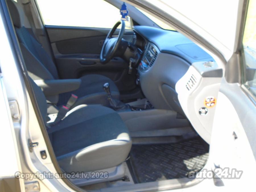 Grey Kia Rio 2006 in Tallinn, with an engine capacity of 1.40 L and mileage of 176 thousand km for 2500 €, photo 10 on AUTOMOTO.COM.LV