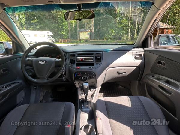 Grey Kia Rio 2007 in Tallinn, with an engine capacity of 1.40 L and mileage of 155 thousand km for 1600 €, photo 5 on AUTOMOTO.COM.LV