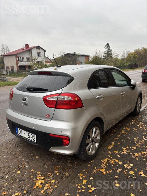 Pelēks Kia Rio 2016 Liepāja, ar dzinēja tilpumu 1.40 L un nobraukumu 27 tūkst. km par 8500 €, foto 2 vietnē AUTOMOTO.COM.LV