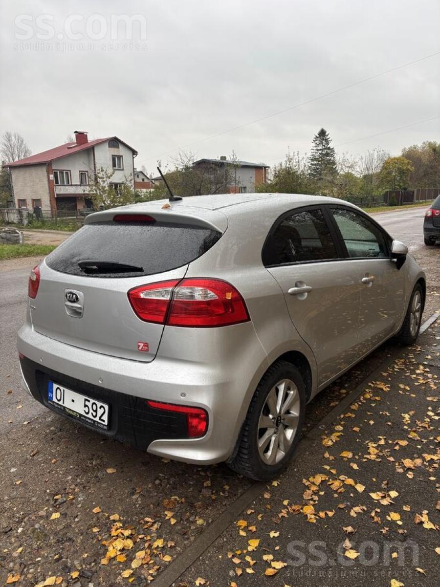Pelēks Kia Rio 2016 Liepāja, ar dzinēja tilpumu 1.40 L un nobraukumu 27 tūkst. km par 8500 €, foto 3 vietnē AUTOMOTO.COM.LV