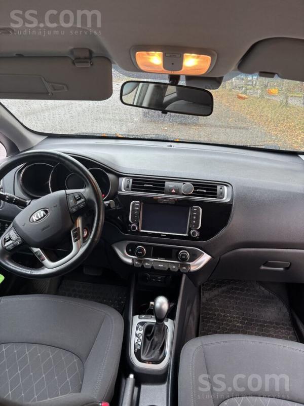 Pelēks Kia Rio 2016 Liepāja, ar dzinēja tilpumu 1.40 L un nobraukumu 27 tūkst. km par 8500 €, foto 3 vietnē AUTOMOTO.COM.LV